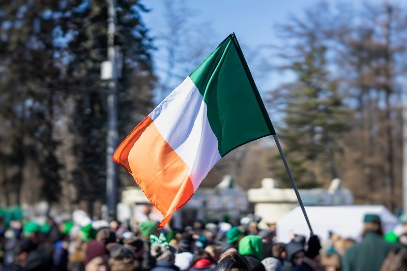 Irish Flag – History, Meaning & Traditions of the Tricolour Irish Flag